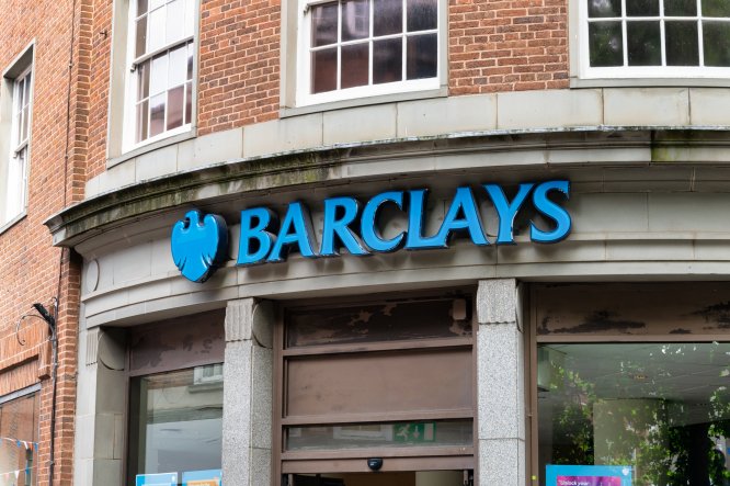 Les clients de Barclays font face à des retards de transfert d'argent ...